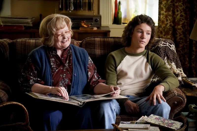 Young Sheldon S03e06 Ein Sonnenschirm Und Ein Baseball Mädchen A