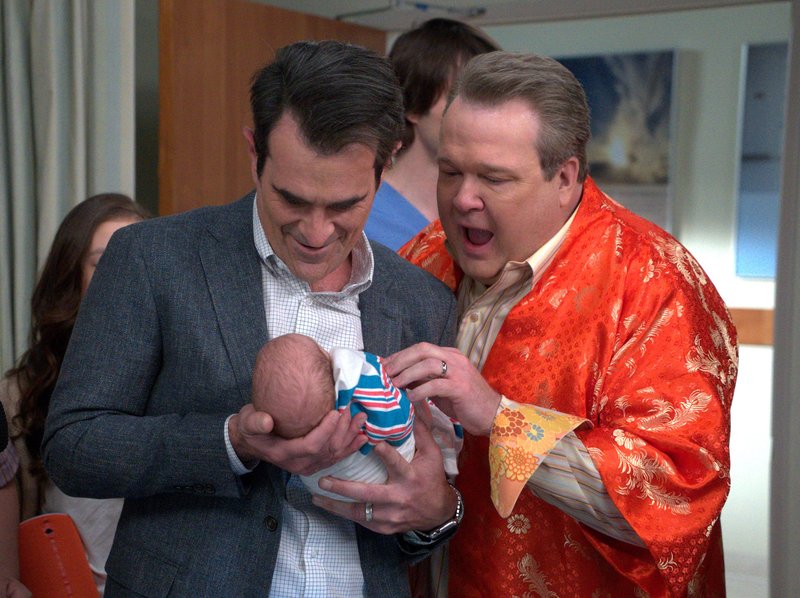 Modern Family S10E22: Ein Jahr voller Geburtstage (A Year Of Birthdays ...