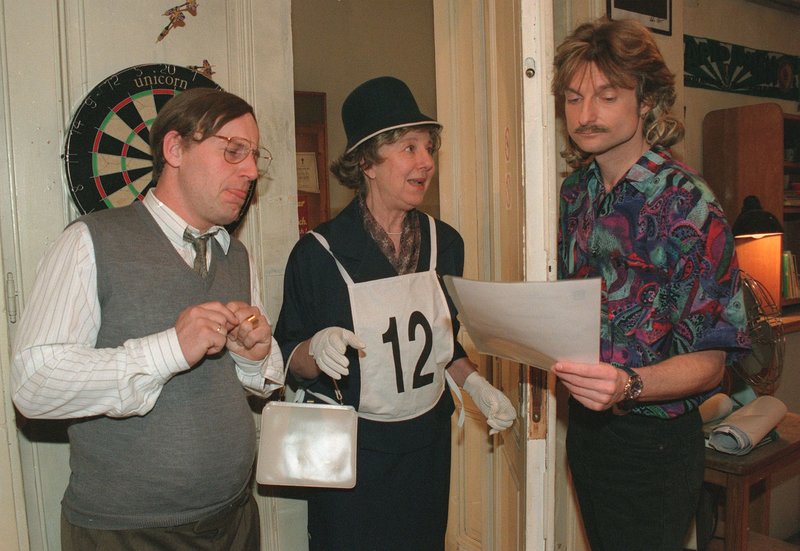 MA 2412 S01E09: Karriere – fernsehserien.de