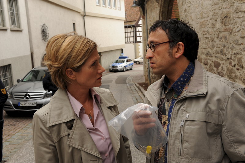 SOKO Stuttgart S04E05: Ein Dorf sieht rot – fernsehserien.de