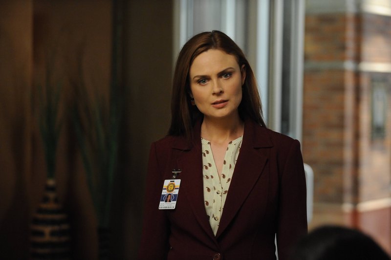 Bones – Die Knochenjägerin S09E06: Die Frau in Weiß (The Woman In White ...