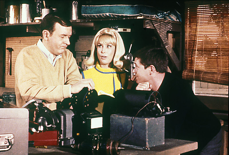 Bezaubernde Jeannie S02E24: Alles für die Katz (Shrinking Master ...