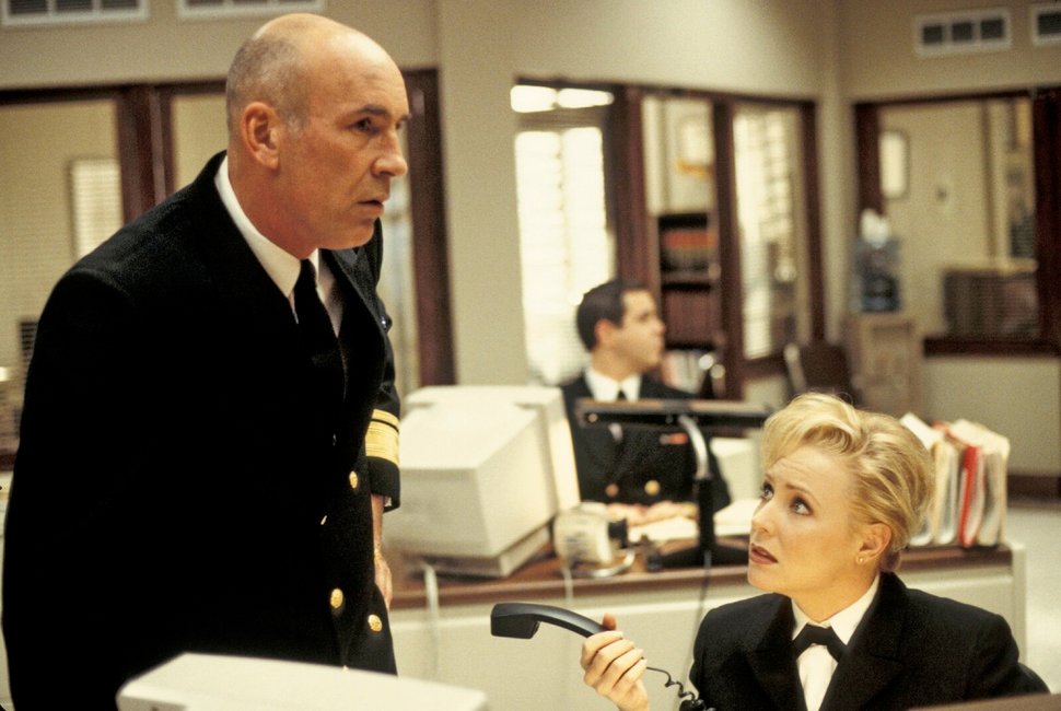 J.A.G. – Im Auftrag der Ehre S03E12: Mord im Hangar (Someone To Watch ...