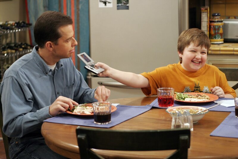 Two and a Half Men (TAAHM) S02E23: Sushi und Ketchup (Squab, Squab ...