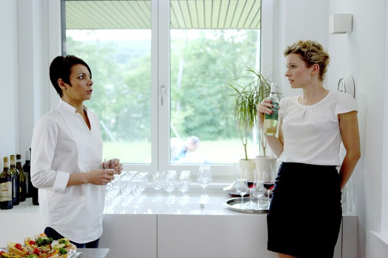 Vorstadtweiber S01E02: Scheinwelten – fernsehserien.de