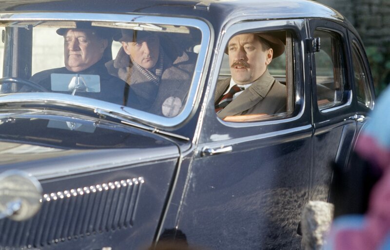 Agatha Christie’s Poirot S03E11: Geheimnisvoller Mord im Jagdhaus (The ...