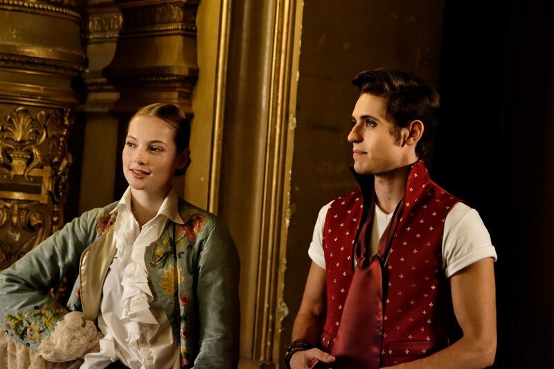 Find Me in Paris S02E01: Ein großes Durcheinander (Moments Later ...