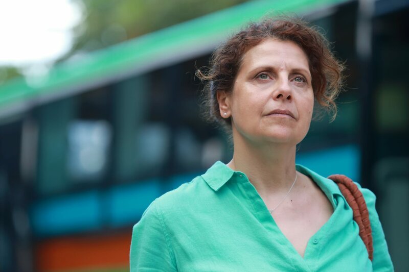 Death in Paradise S08E01: Der Tote im Bus (Episode 1) – fernsehserien.de