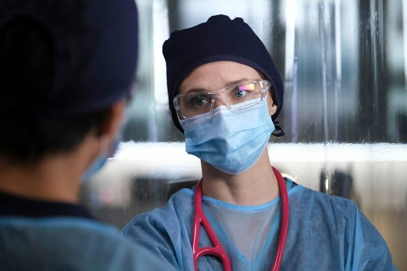 The Good Doctor S04E01: An vorderster Front (Teil 1) (Frontline, Part 1 ...