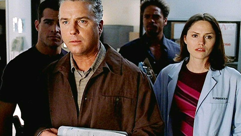 CSI: Vegas S01E23: Mit dem Rücken zur Wand (The Strip Strangler ...