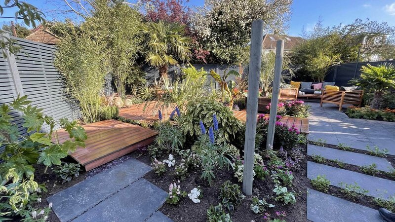 Alan Titchmarsh: Liebe Deinen Garten! S10E08: Gartenoase für Yogis ...