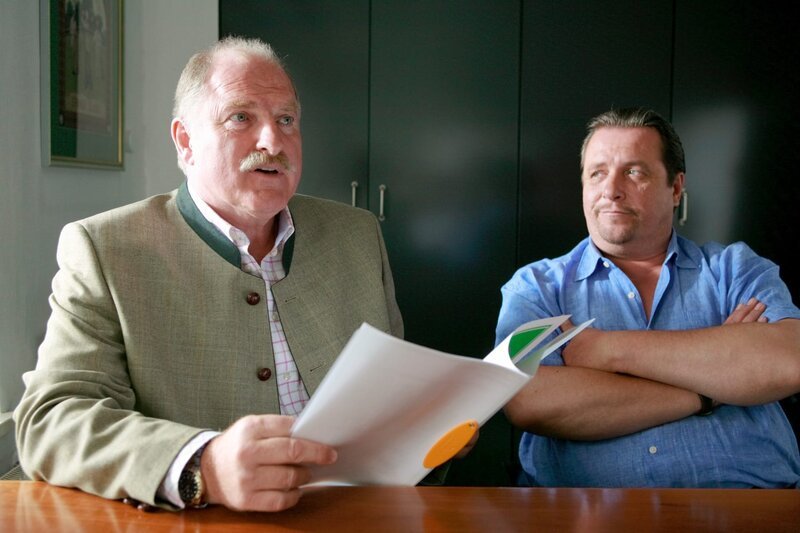 Die Rosenheim-Cops S08E09: Der Tod kam von oben – fernsehserien.de