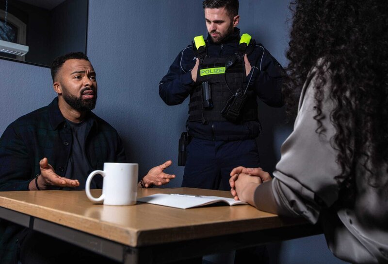 Barrys Barbershop S02E01: Das Feuertrauma – fernsehserien.de