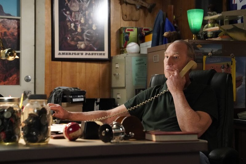 Young Sheldon S05E18: Babysitting und Science Fiction (Babies, Lies And ...