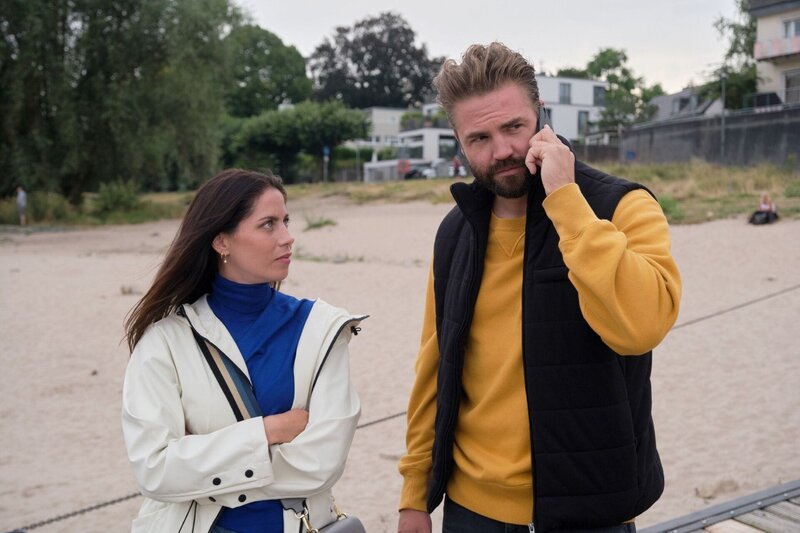 Unter uns (UU) 6987: David und Vivien treten als Paar in einer Kochshow an – fernsehserien.de