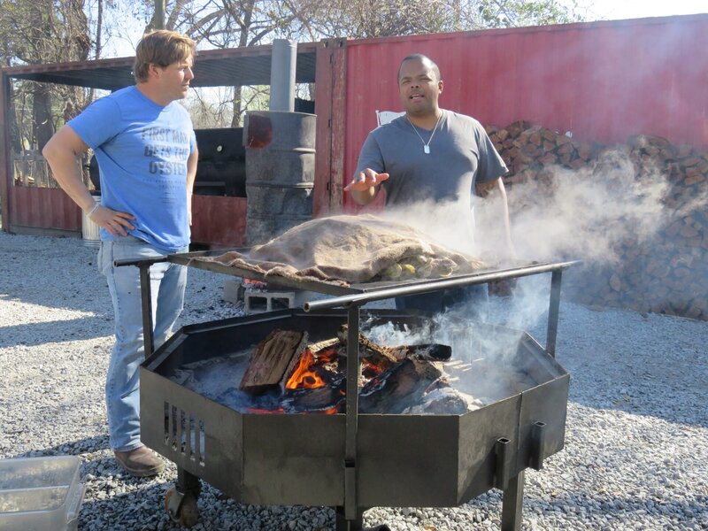 Man Fire Food – Barbecue Roadtrip durch die USA S07E10: Grillparty in ...