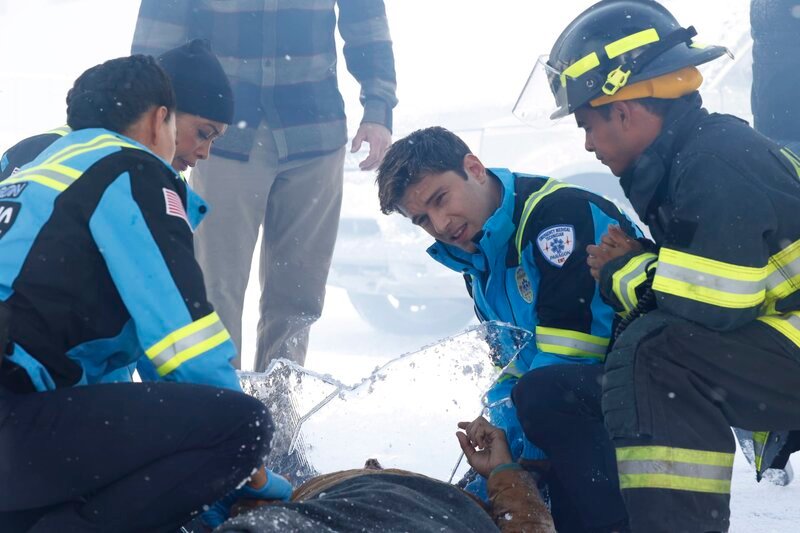 9-1-1: Lone Star S03E01: Eiszeit (The Big Chill) – fernsehserien.de