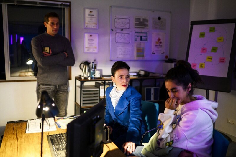 Alles was zählt (AWZ) 4088: Justus schwört Lucie auf Geheimhaltung vor ...