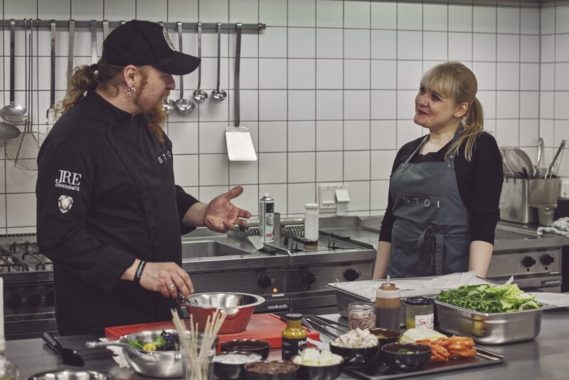 Lucki Maurer – Einfach guad S01E01: Burger für die Straubing Tigers ...