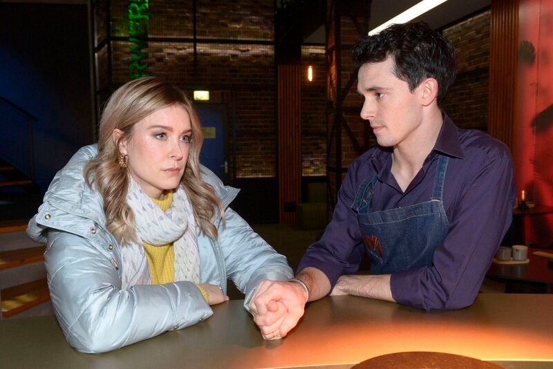 Gute Zeiten, schlechte Zeiten (GZSZ) 7694: Jessica schafft es, Elliot ...