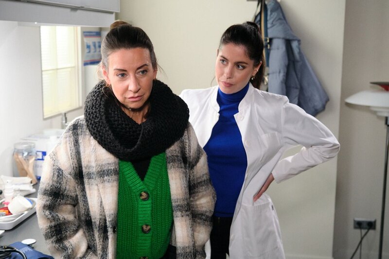 Unter uns (UU) 7048: Britta schafft es nicht, Roberts Brief zu lesen – fernsehserien.de