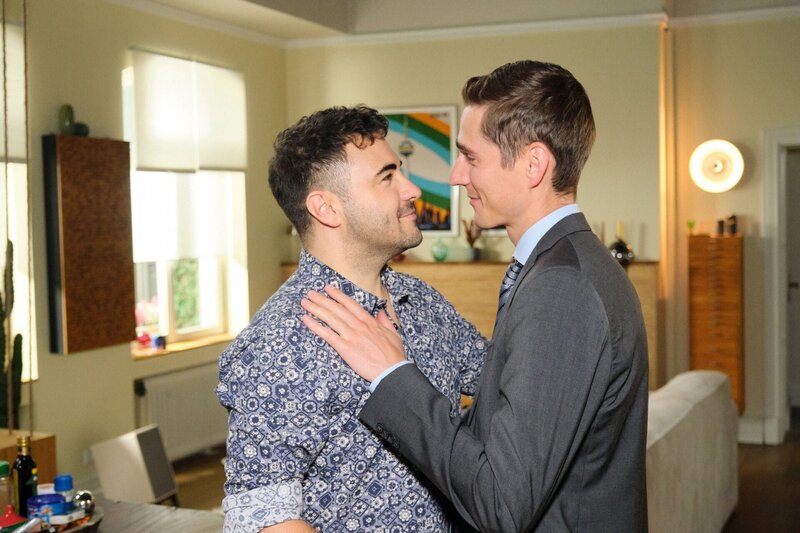 Unter uns (UU) 7050: Jenny gerät in eine Notlage und Corinna steht ihr bei – fernsehserien.de