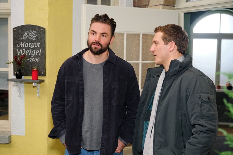 Unter uns (UU) 7070: Corinna macht für Freunde und Nachbarn die Nacht durch – fernsehserien.de