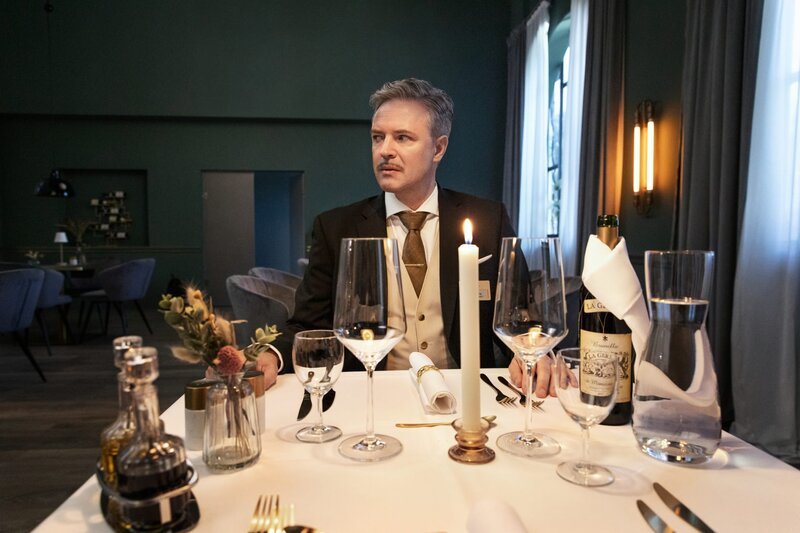 Hotel Mondial S01E08: Vaterfreuden – fernsehserien.de