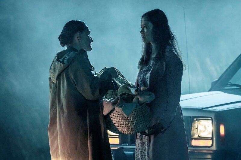 Mayfair Witches S01E01: Die Hexenstunde (The Witching Hour ...