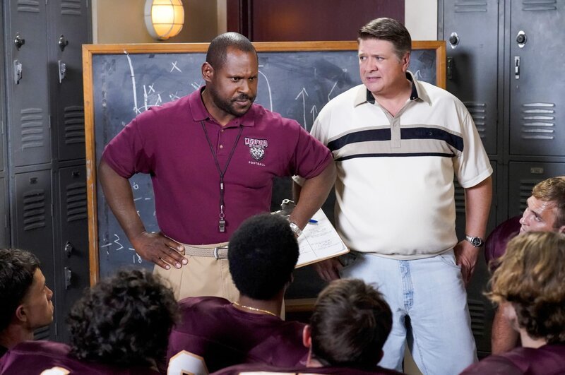 Young Sheldon S06E06: Ein hässliches Auto und Football im Schlamm (An ...