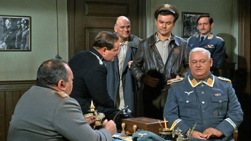 Ein Käfig voller Helden S04E13: Alibi für Col. Klink (Will The Real ...