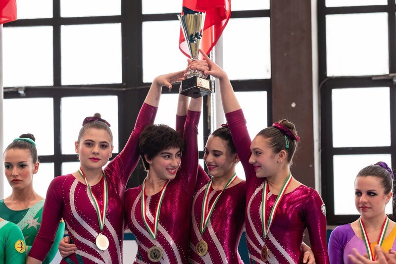 The Gymnasts 5: Freitag (Venerdì) – fernsehserien.de