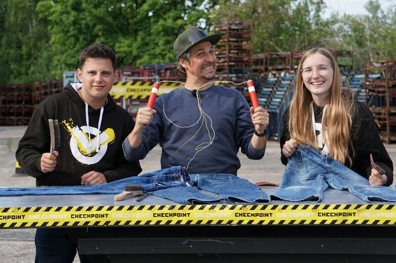 Checkpoint S07E09: Baggerkunst, explosive Jeans und Wasserläufer ...