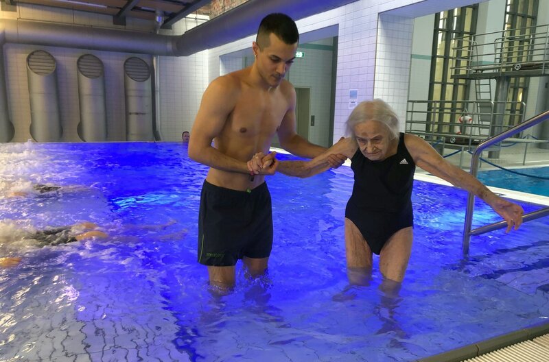 ARTE Re: 890: Agnes und Amir – WG mit einer 101-Jährigen – fernsehserien.de