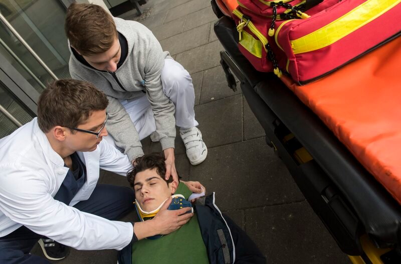 In aller Freundschaft – Die jungen Ärzte S04E24: Große und kleine ...