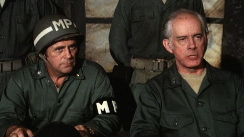 M*A*S*H S03E01: Bauch rein – Brust raus (The General Flipped At Dawn ...