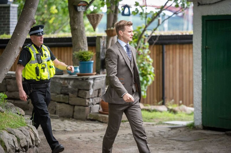 Karen Pirie – Echo einer Mordnacht S01E03: Späte Sühne (The Distant ...