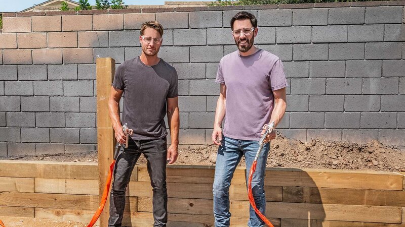 Celebrity DIY – Stars packen an S02E02: Justin Hartley (Justin Hartley ...