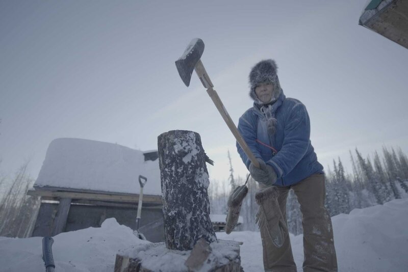 Alaska – Eisige Tradition S01E08: Es braucht ein ganzes Dorf (It Takes ...