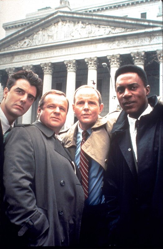 Law & Order S01E20: Politische Verwicklungen (The Troubles ...