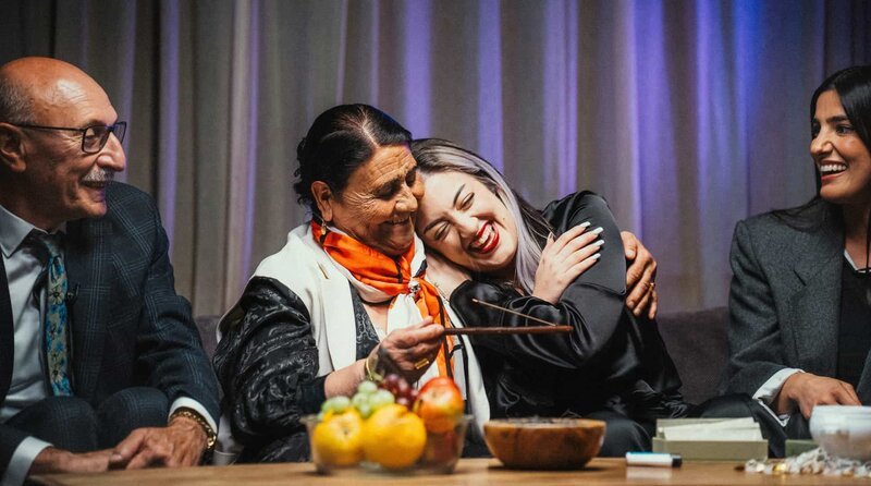 ANDAZ 7: Parshad Esmaeili – fernsehserien.de