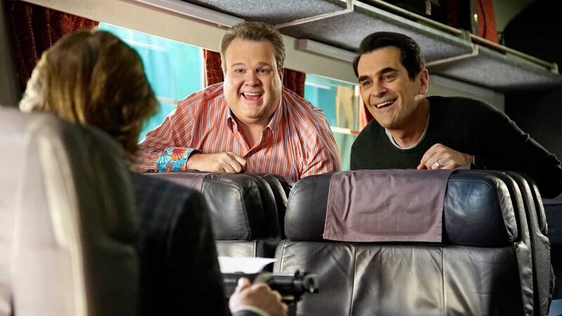 Modern Family S07E21: Mord im Portland-Express? (Crazy Train ...