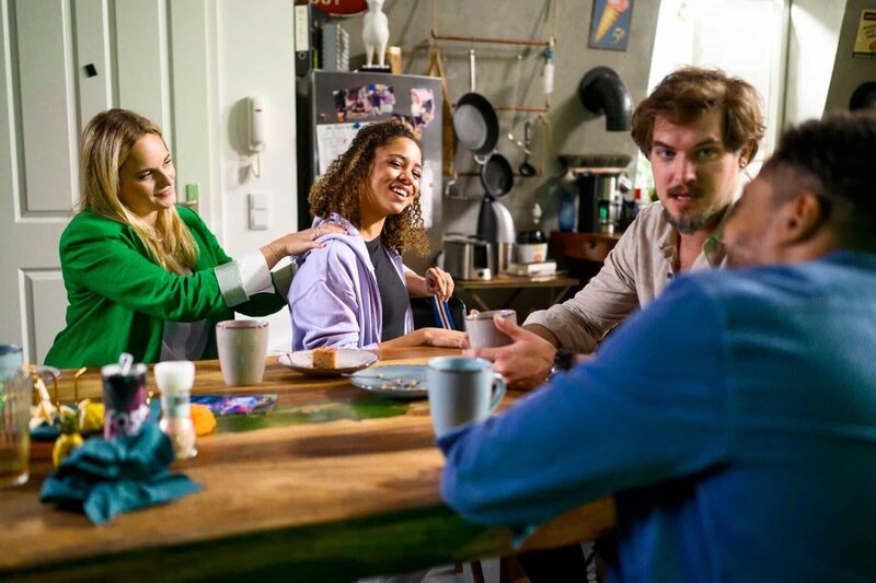 Unter uns (UU) 7221: Vivien fragt sich, wie es mit Tobias weitergehen ...