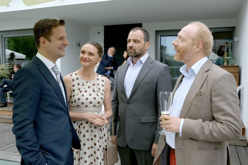 Vorstadtweiber S01E02: Scheinwelten – fernsehserien.de