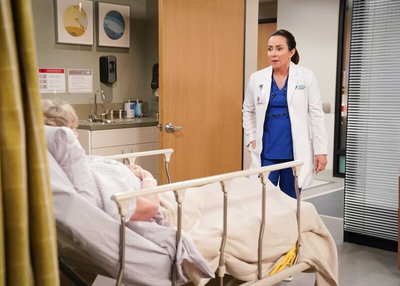 Carol’s Second Act S01E02: Ein blutiges Filmchen (You Give Me Fever ...