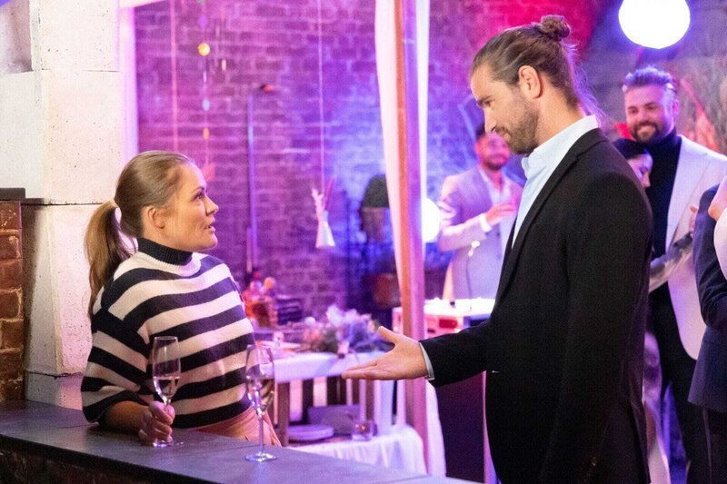 Unter uns (UU) 7271: Vivien ist überrascht, dass ihr Spendenkonto leer ...