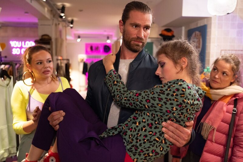 Unter uns (UU) 7279: Nadine schwankt nun zwischen Hoffen und Bangen ...