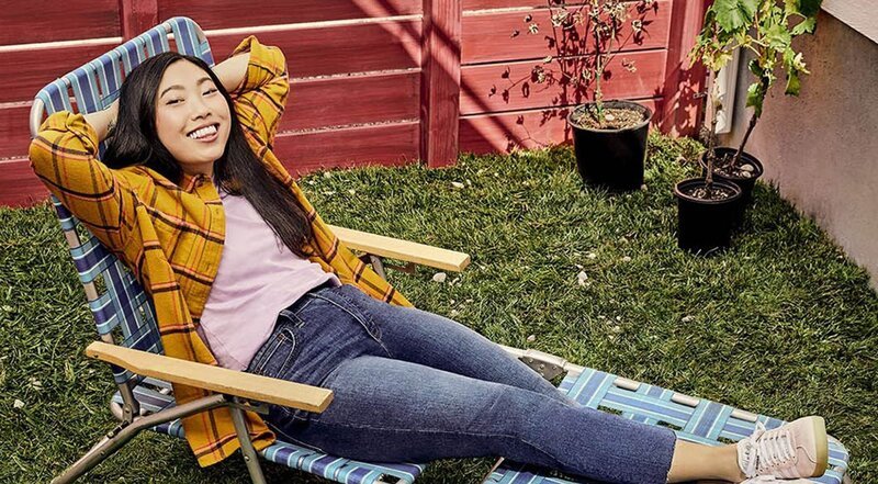 Awkwafina Is Nora From Queens S03e05 Oma Verkauft Gras Bad Grandma