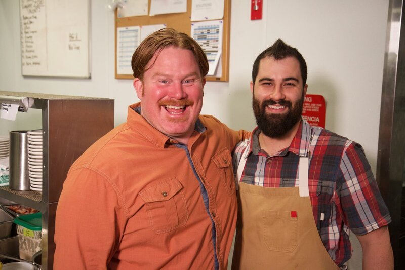 Man vs. Food mit Casey Webb S03E06: Texanisches Barbecue in Atlanta ...
