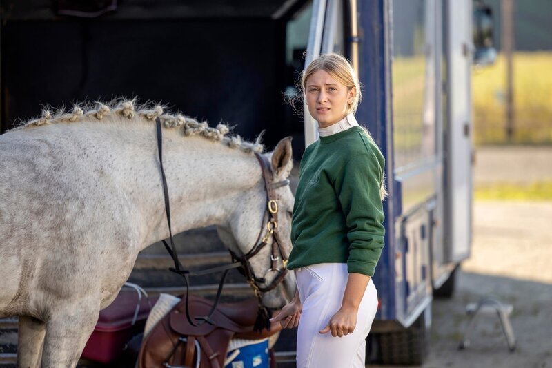 Riding in Darkness Miniserie in 8 Teilen Episodenguide – fernsehserien.de